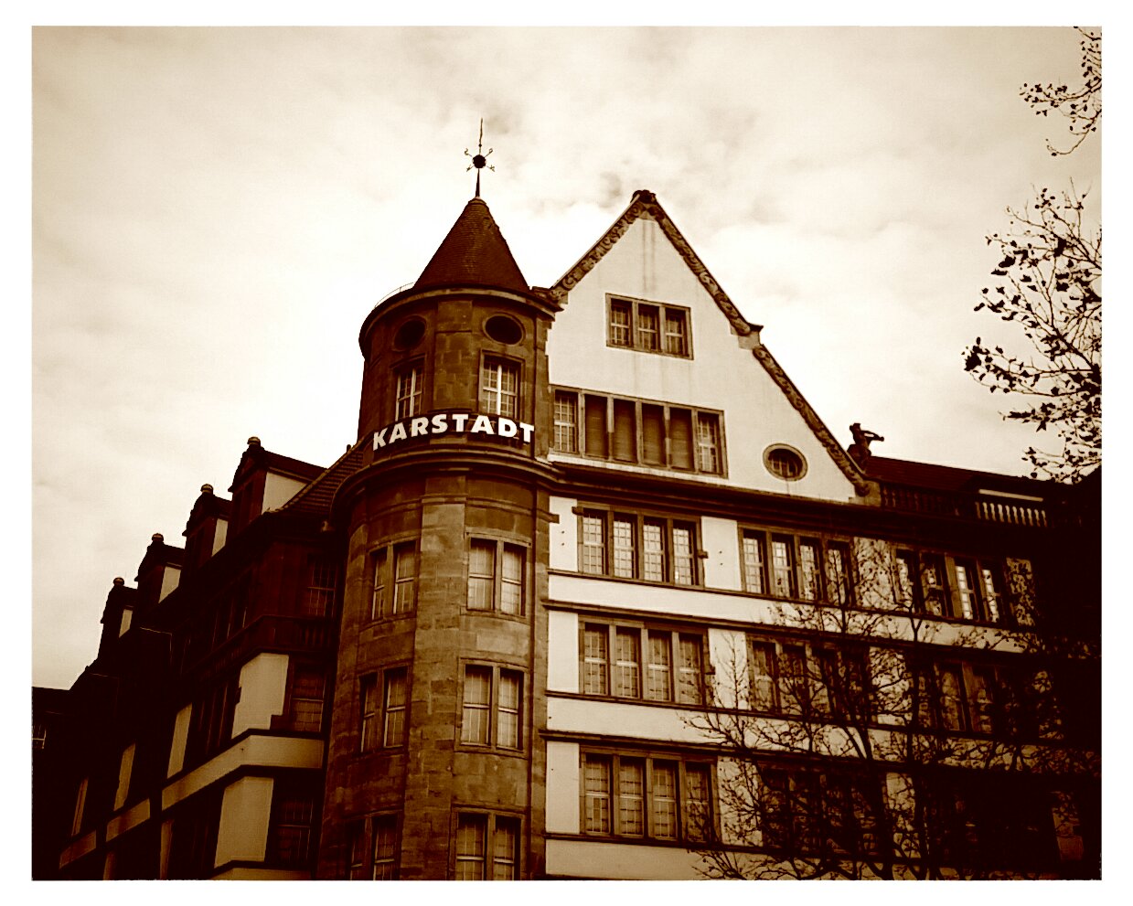 Karl Stankiewitz über die Geschichte von Hertie am Bahnhofsplatz ...